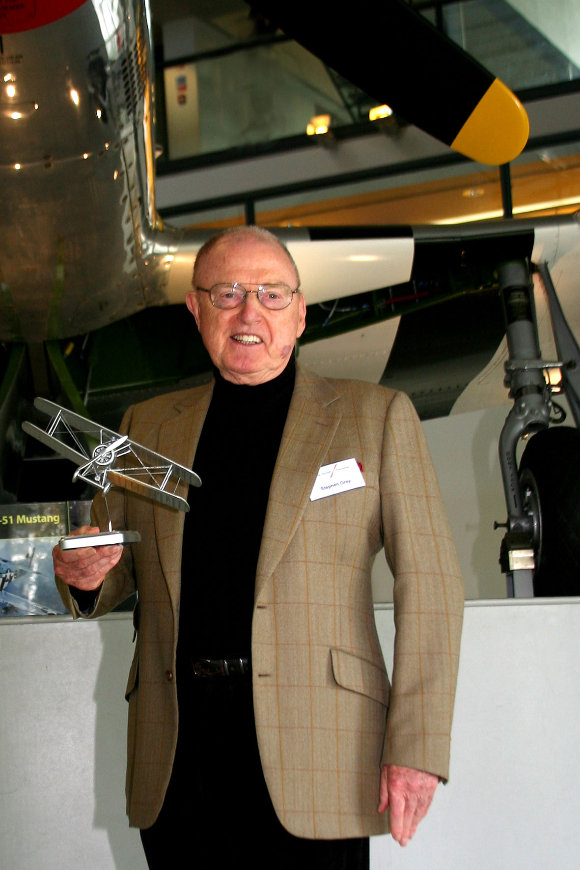 Stephen Grey receives Darrol Stinton Memorial Trophy at HAA Symposium ...